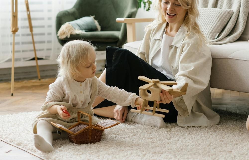 6 Sweet Signs Your Toddler Loves You Deeply